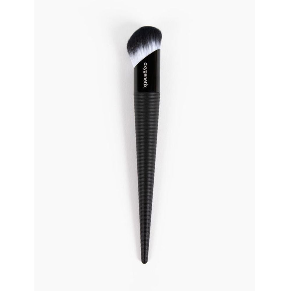Oxygenetix Slanted Precision Concealer Brush | The Parker Skin ...